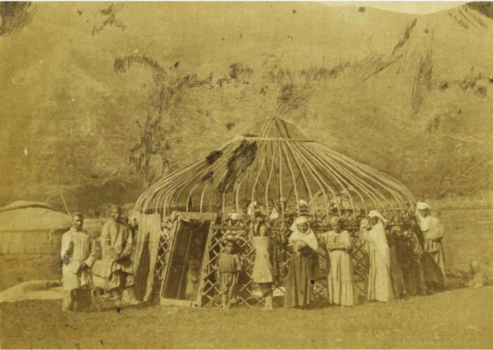 On the Move With a Home in Tow – Nomadic Lifestyle Made Possible by ...